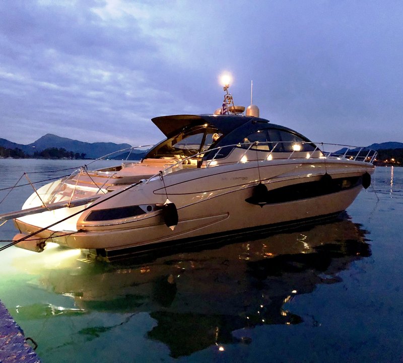 SKY Yacht Charter Details, Riva | CHARTERWORLD Luxury Superyachts